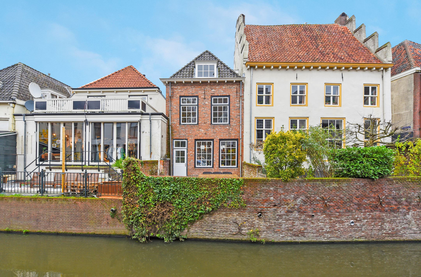 Vanuit dit Amersfoortse huis kijk je vrij uit op de natuur, maar zie je ...