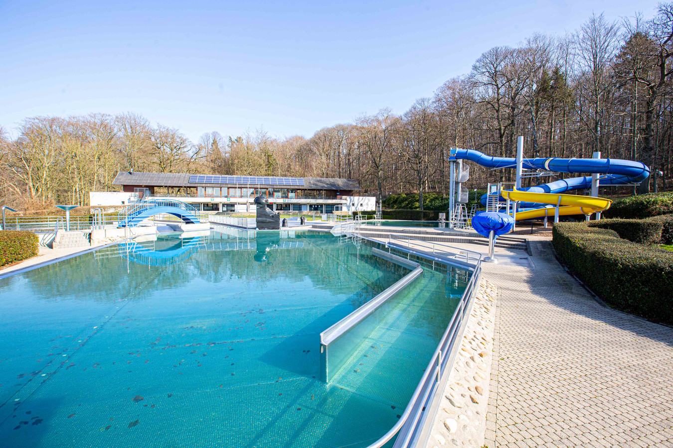 Insécurité, vétusté et réchauffement climatique: pourquoi la piscine en ...
