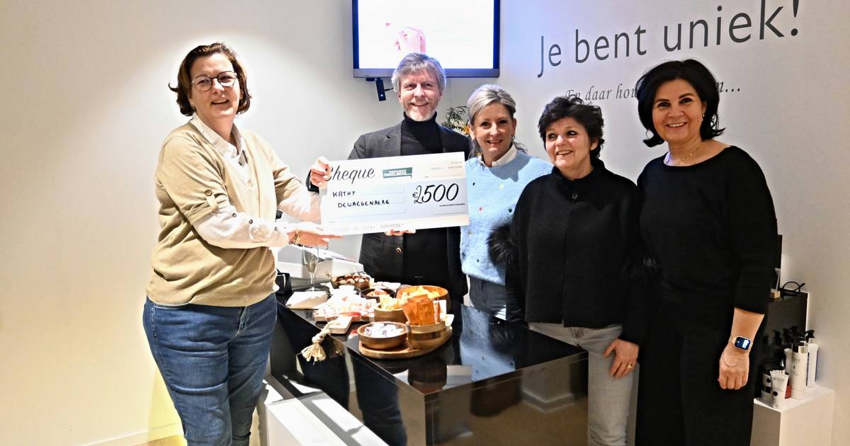 Kathy wint hoofdprijs Eindejaarsactie Handelscomité | Harelbeke | hln.be