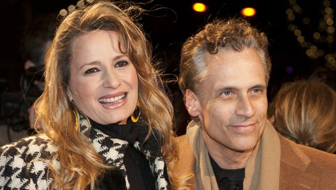 Schoemacher woest om pikante roman echtgenote | Sterren | AD.nl