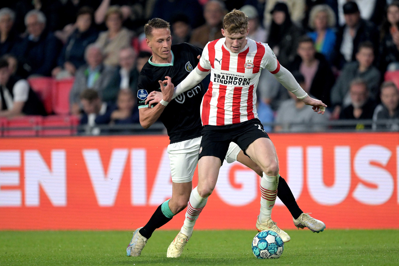 Het is volkomen duidelijk waar PSV zich deze zomer moet versterken én ... Het is volkomen duidelijk waar PSV zich deze zomer moet versterken én ...