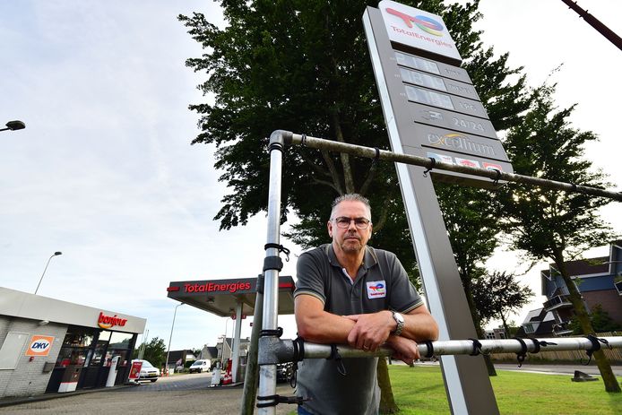 Tanken in de grensstreek: ‘Ze gooien hier voor een paar euro in hun ...