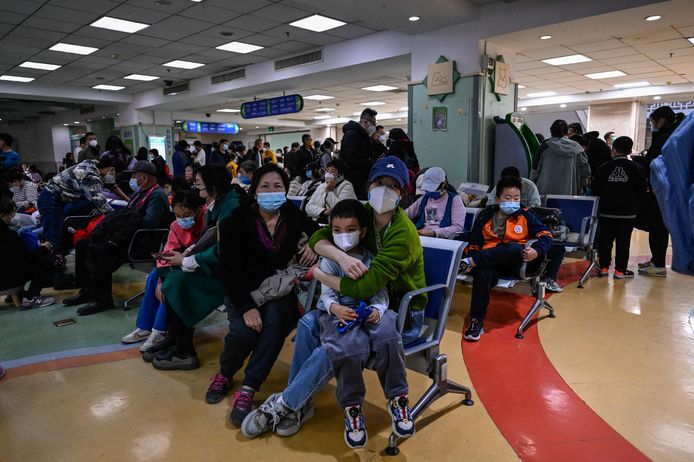 Volle ziekenhuizen in China: hoe komt het dat kinderen massaal ...