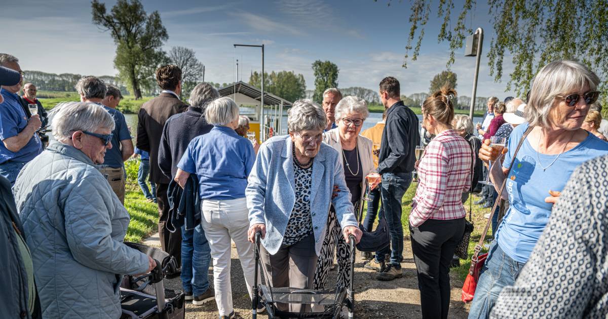 Angelien en Christine zijn de eerste passagiers van het nieuwe ...