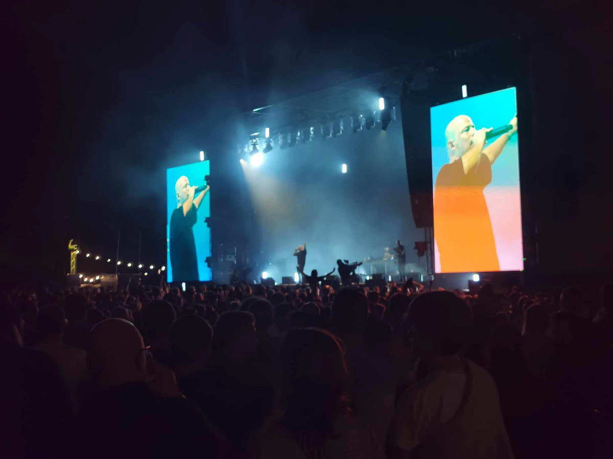 Achtduizend fans vieren zilveren jubileum ’t Hof van Commerce: “Trotser ...