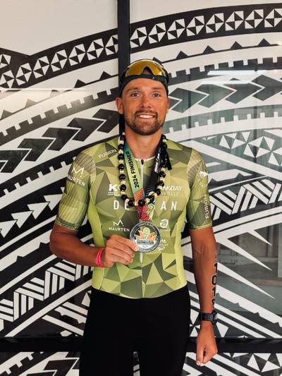 Bas (32) uit Zwolle behaalt zijn ultieme doel door finish Ironman op ...