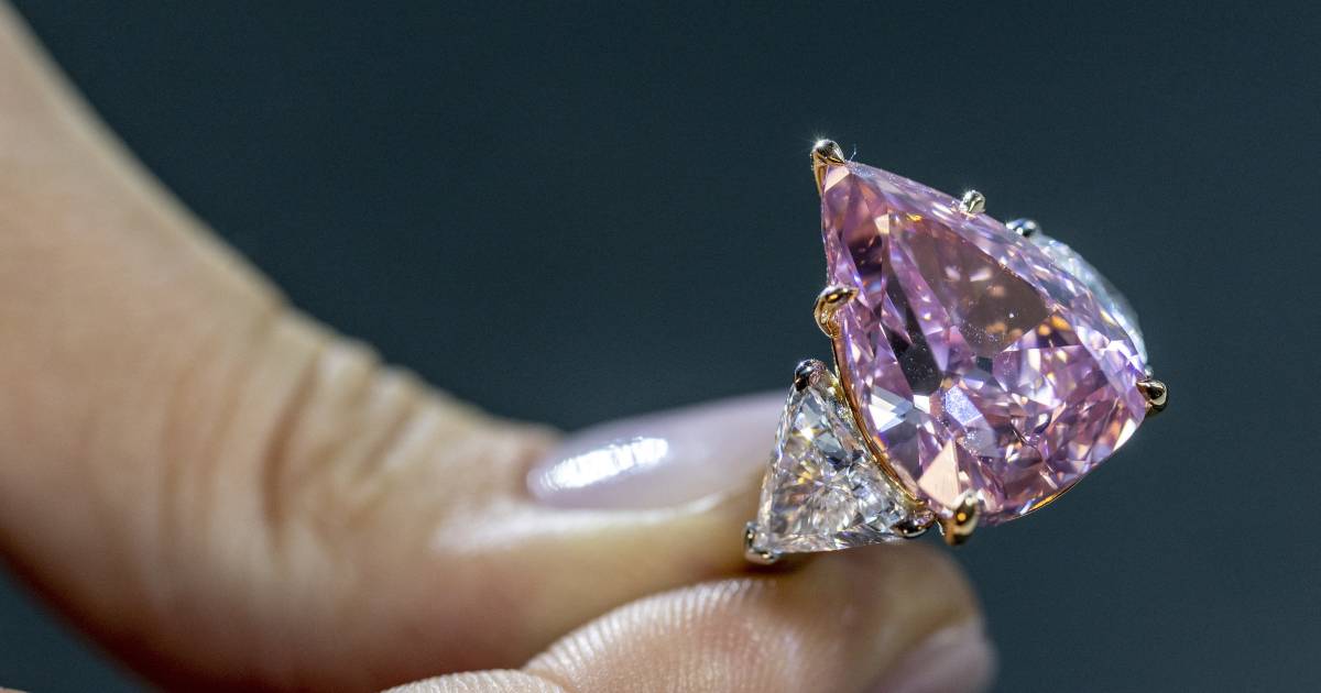 Reusachtige roze diamant Fortune Pink geveild voor 28,6 miljoen euro ...