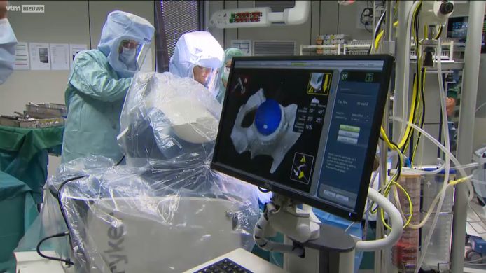 Primeur: robot helpt in Genk nieuwe heup plaatsen | Binnenland | hln.be