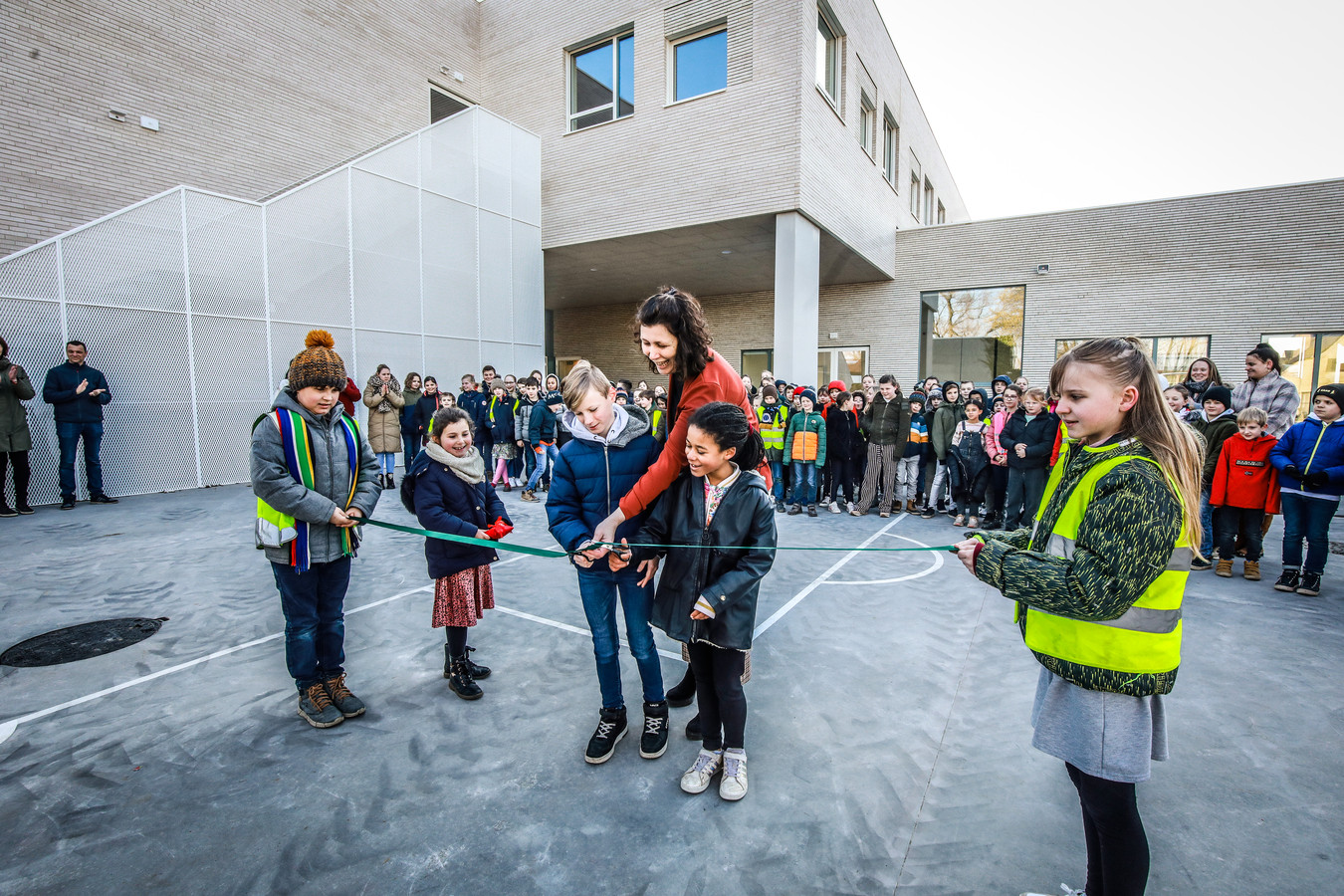 Leerlingen basisschool De Tandem in Roksem verwelkomd in nieuw ...