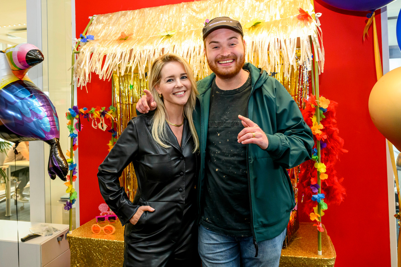 Donnie strikt Chantal Janzen voor een foute schlager: ‘Broodje ...