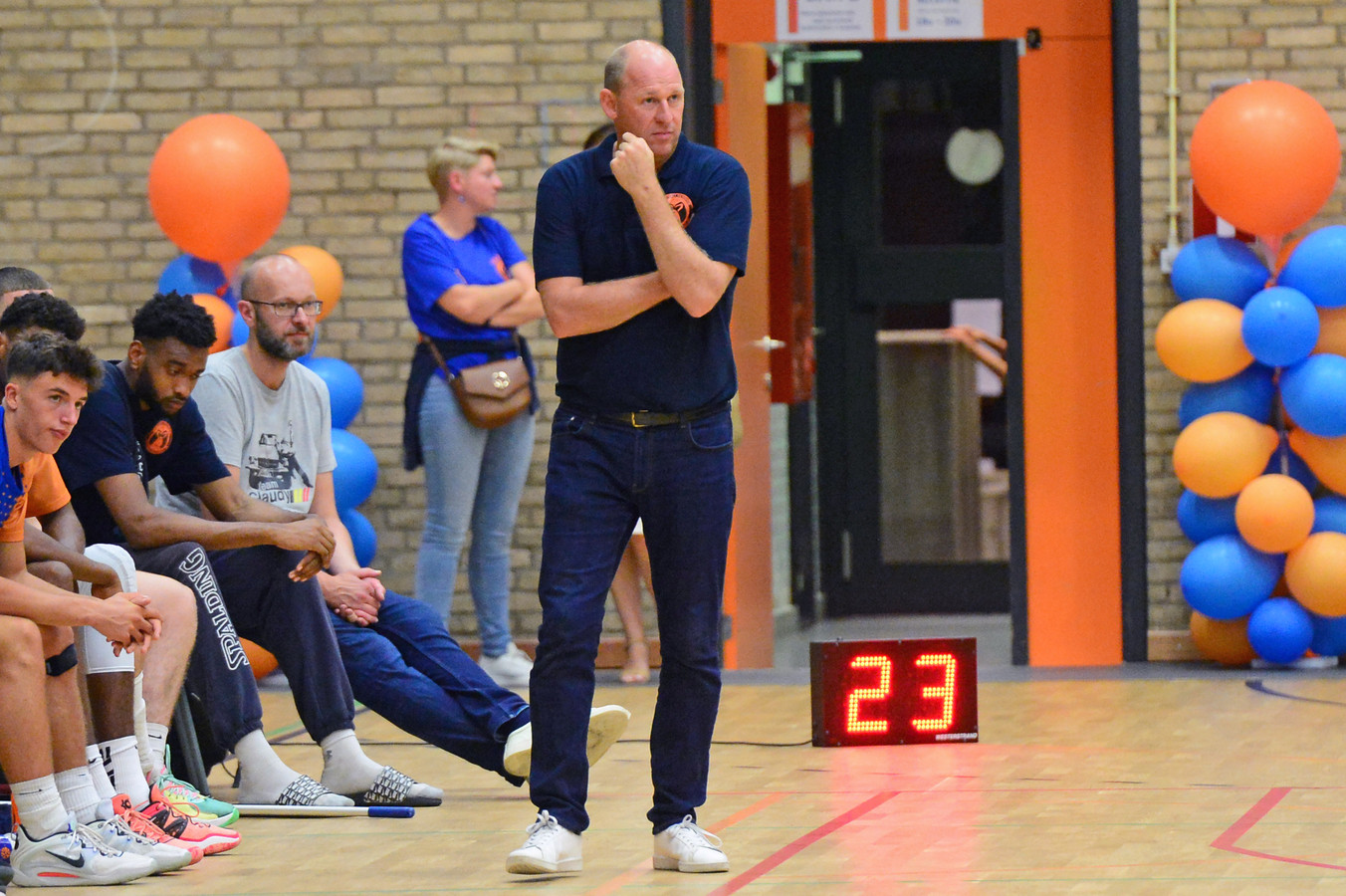 Coach Danny Wouters ziet Bavi zwaar uithalen tegen Anderlecht: “We gaan ...