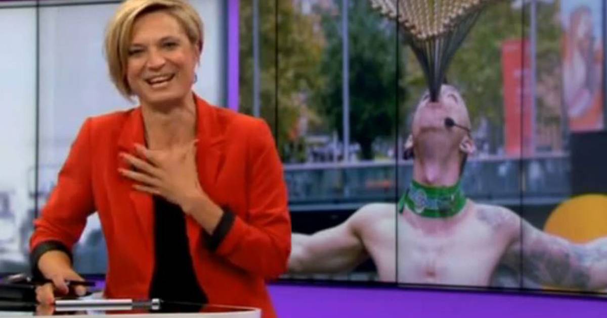 Belgische nieuwslezeres krijgt aanstekelijke slappe lach op tv ...