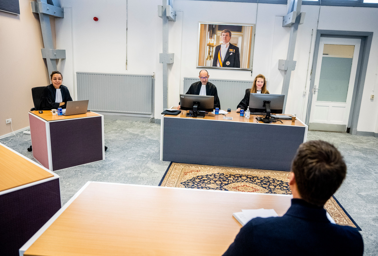 Huiselijk geweld of winkeldiefstal? Dan naar de wijkrechter om de hoek ...