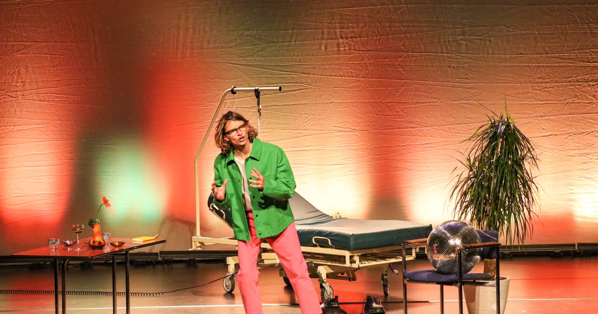 Teun Toebes in het theater: ‘Ons beeld van dementie is gifzwart ...