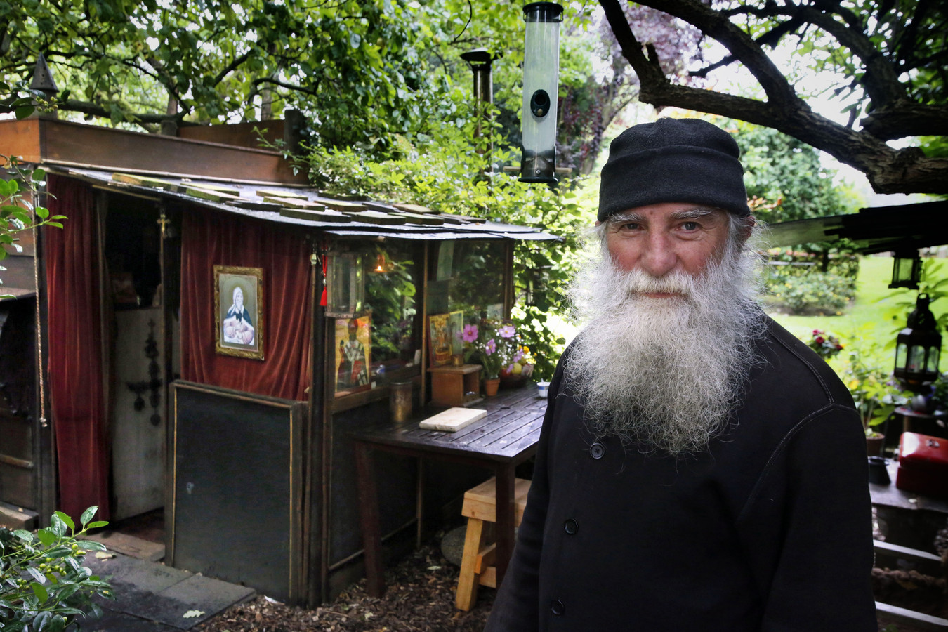 Jozef van den Berg (74) - de bekendste kluizenaar van ons land - is ...