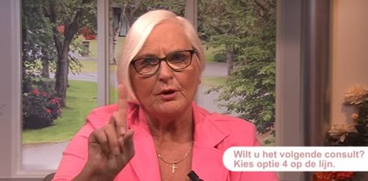 Gesprek van medium Joke met jokkende beller loopt uit de hand | Show | AD.nl