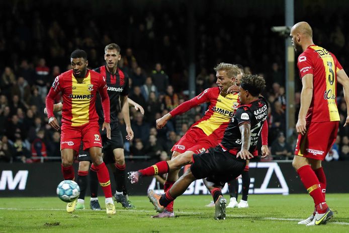Finn Stokkers redt diep in blessuretijd punt voor Go Ahead Eagles tegen Heerenveen | Nederlands ...