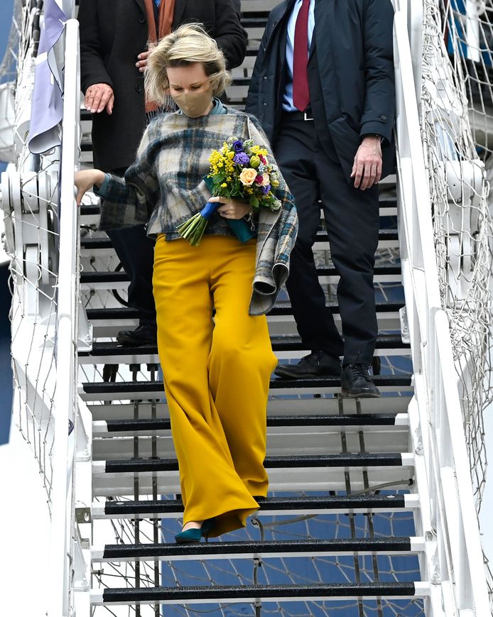 IN BEELD. Kapsel van koningin Mathilde geeft strijd op tegen storm ...