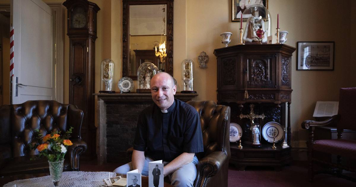 Pastoor Goris zoekt specifieke bidprentjes: ‘Gooi ze alsjeblieft niet ...