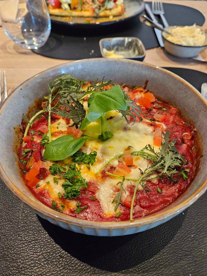 RESTOTIP. Een culinaire ode aan een meubelpionier bij Bar Kamiel | Uit-tips Zuid-West-Vlaanderen ...