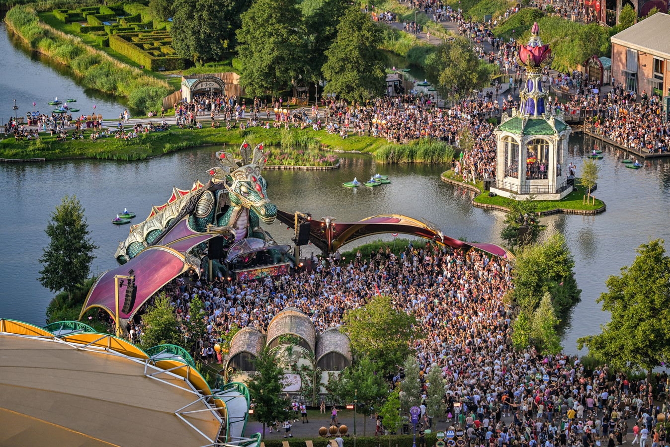 IN BEELD. Indrukwekkend: dit is Tomorrowland vanuit de lucht | Foto ...