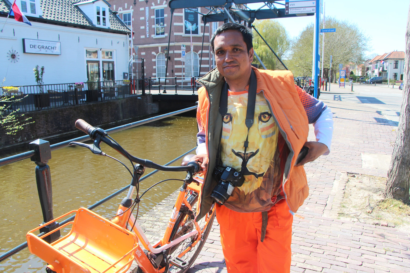 Jaime (41) volgt oranje spoor door Borculo | Foto | destentor.nl