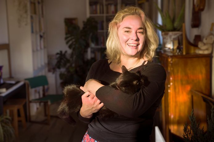 ‘Meisje van de buurtsuper’ Liesbeth staat met nieuwe roman in de ...