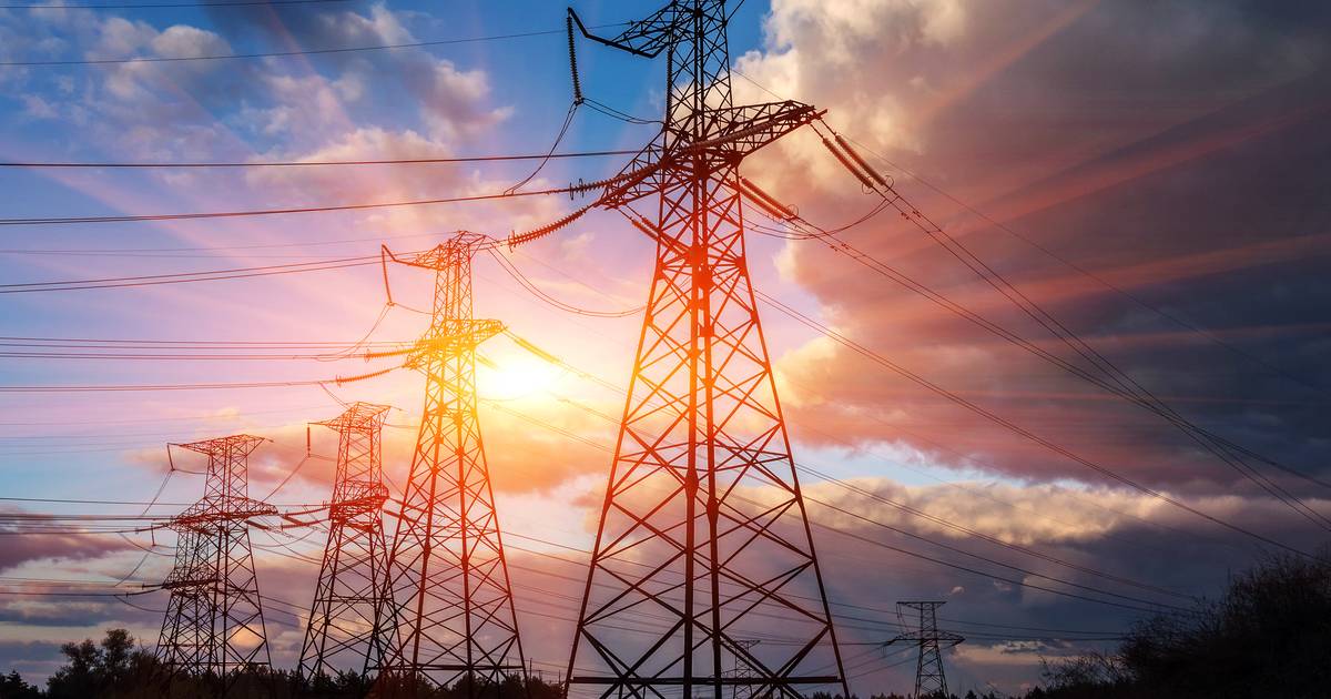 Il escalade un pylône électrique la nuit du Nouvel An: un homme ...