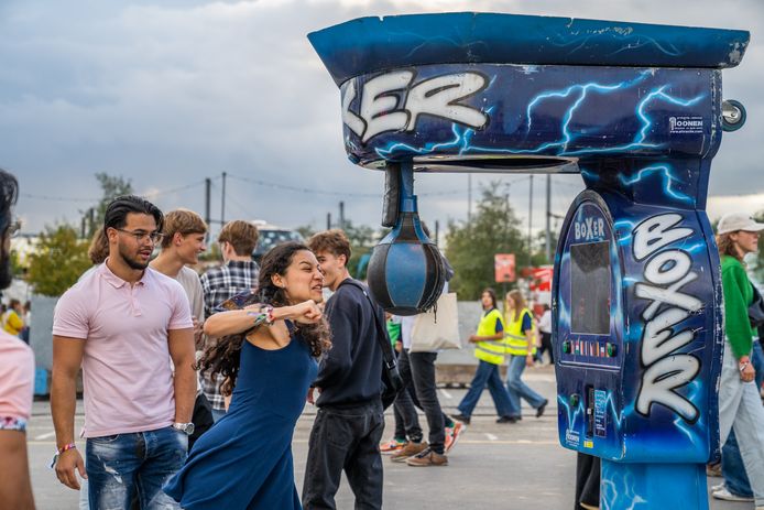 Studenten zetten academiejaar feestelijk in tijdens StuDay op Spoor Oost | Antwerpen | hln.be