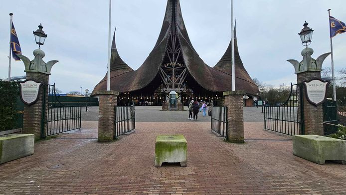 Efteling plaatst betonblokken bij ingang: ‘Niet mooi, wel veilig ...