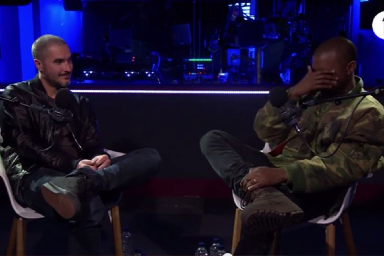 Kanye West barst in huilen uit tijdens BBC-interview | Foto | AD.nl