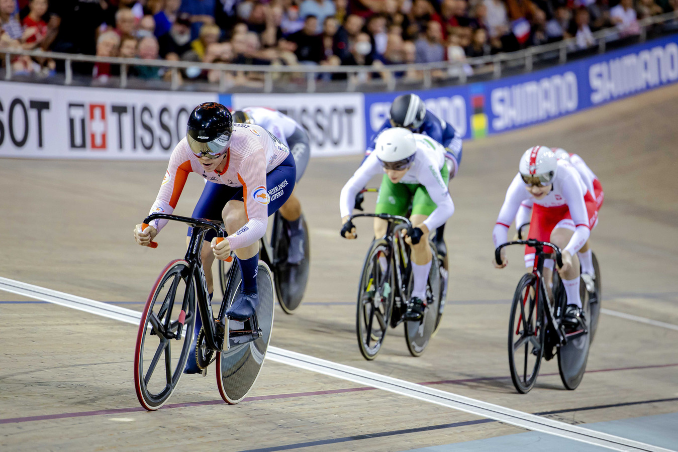 Shanne Braspennincx en Steffie van der Peet samen in finale keirin ...