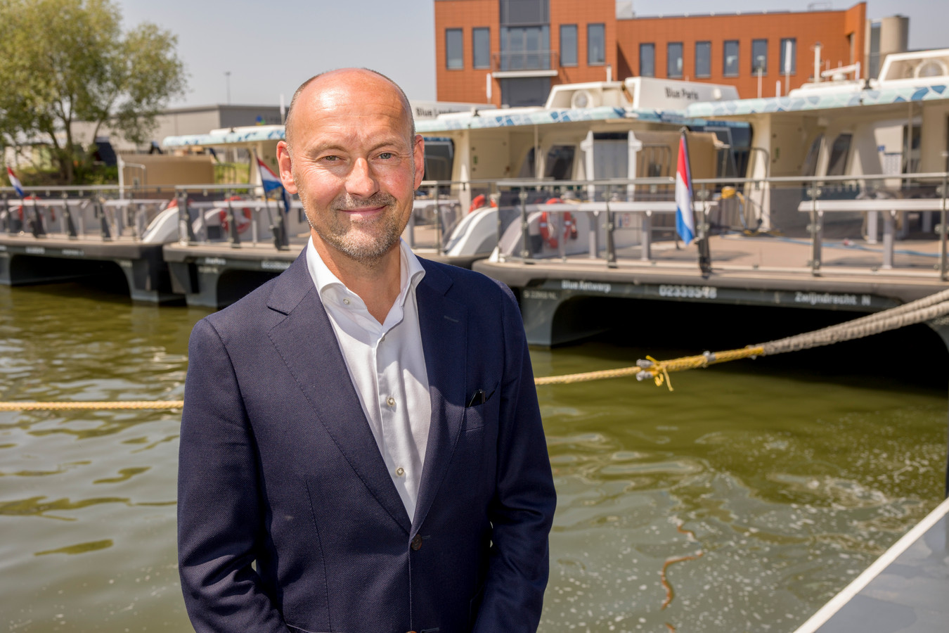 Dit zijn ze dan: de langverwachte elektrische nieuwe waterbussen | Foto ...