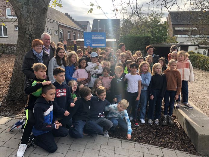 Twee Pepingse scholen ontvangen beloningscheque voor deelname aan ...