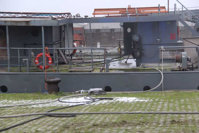 Brand op oud onderzoeksschip ‘Fourcault’ bij Droogdokkenpark ...