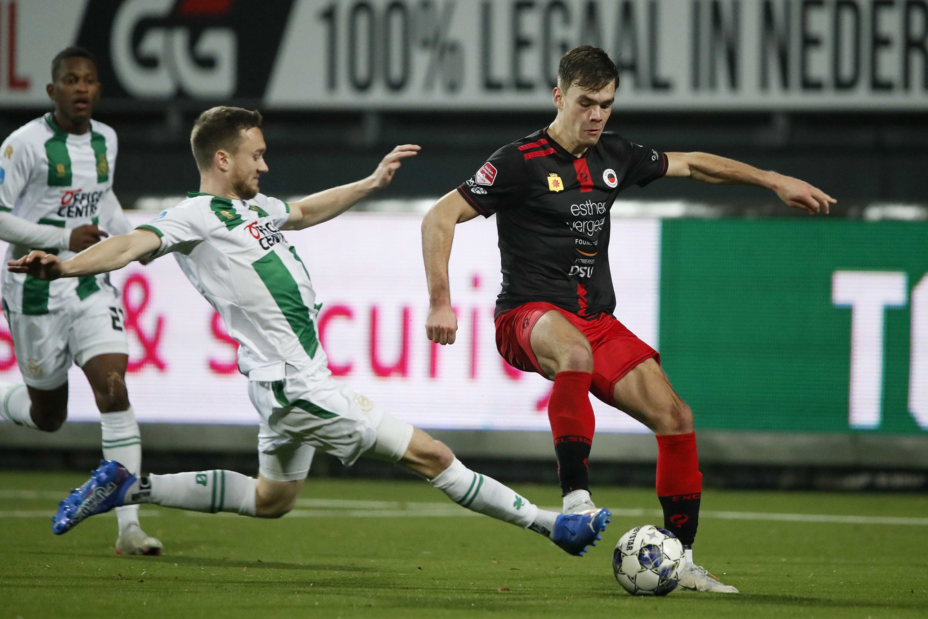 Doelpuntenfenomeen Thijs Dallinga steunt vriendin en topsporter Liz ...