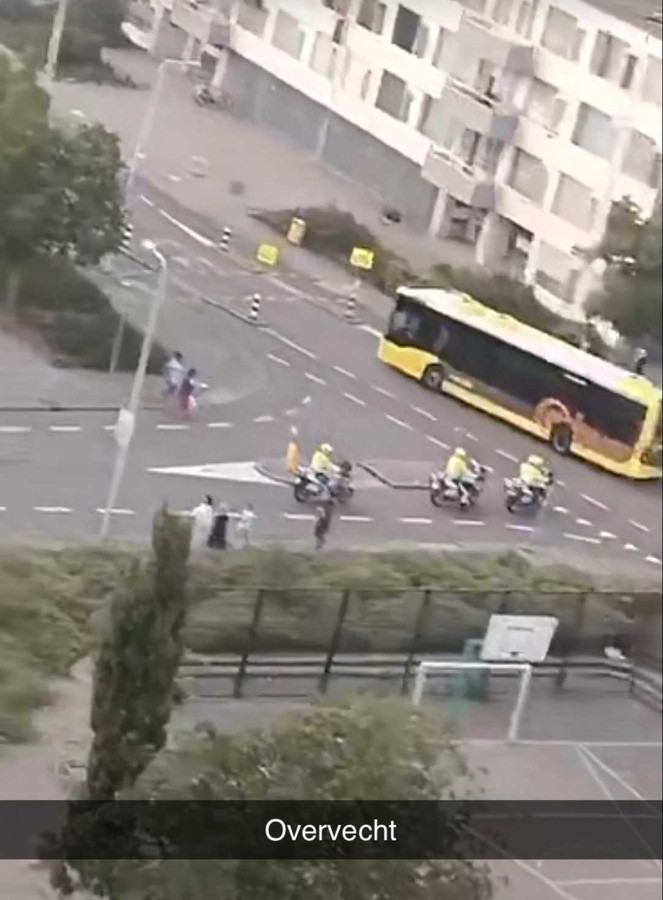 Politie met stenen bekogeld in Overvecht, gemeente stelt noodbevel in ...