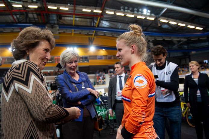 Caroline Groot brengt Oranje eerste goud op WK Paracycling in Apeldoorn ...