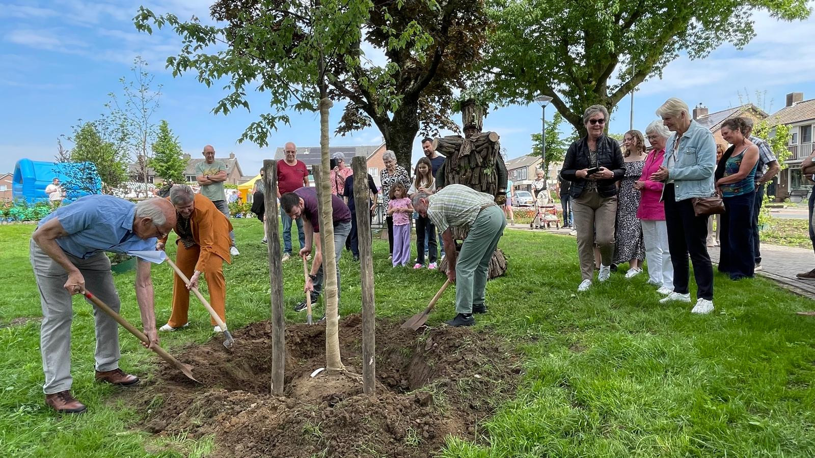 Het plein van Breedeweg is nét af, maar van bewoners mag het wel wéér ...