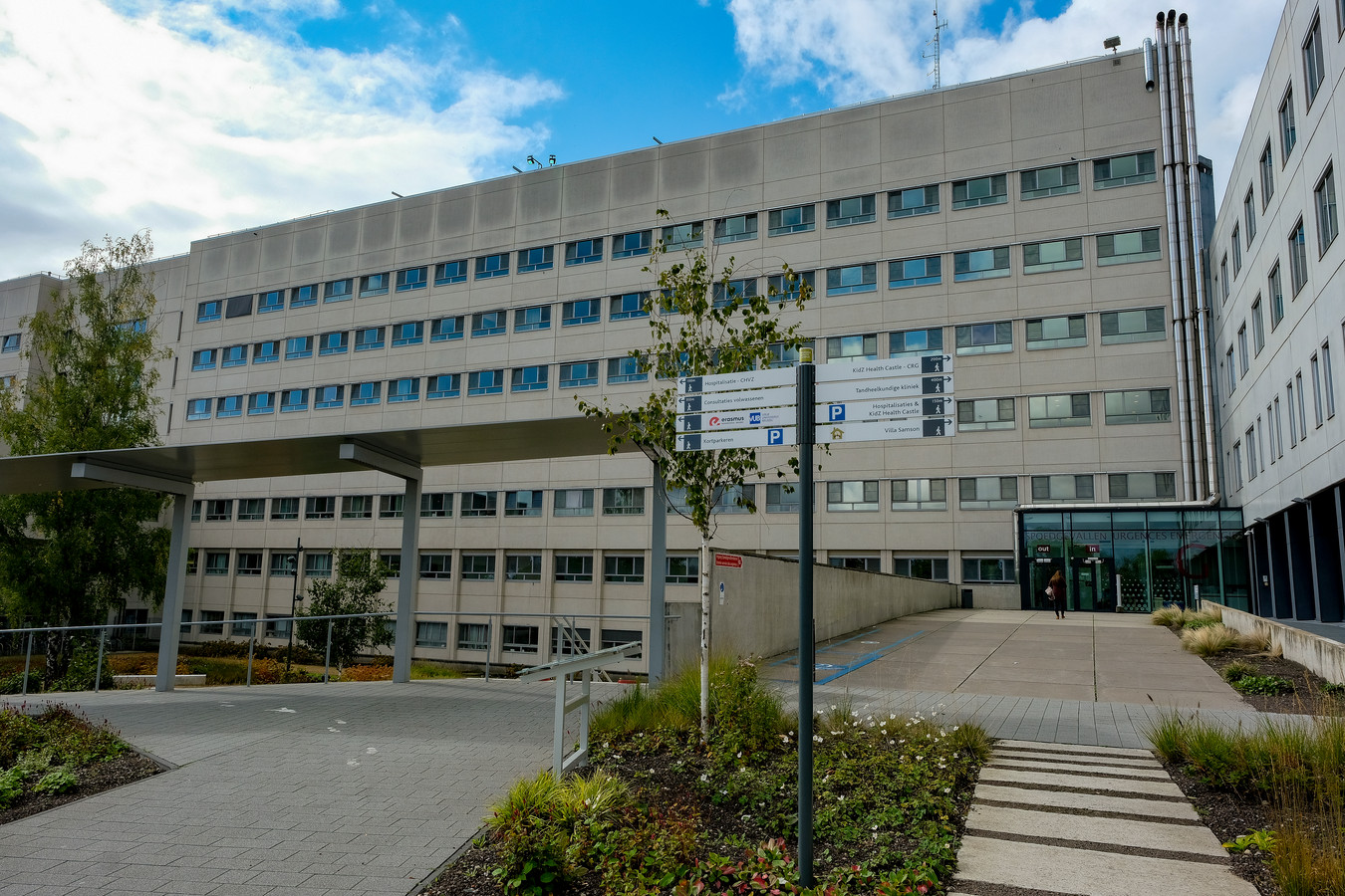 Helft van covidpatiënten in UZ Brussel is gevaccineerd: “Meestal oudere ...