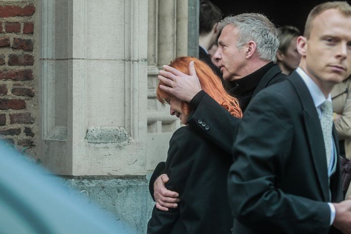 Axelle Red ontroostbaar bij afscheid van haar vader | Showbizz | hln.be