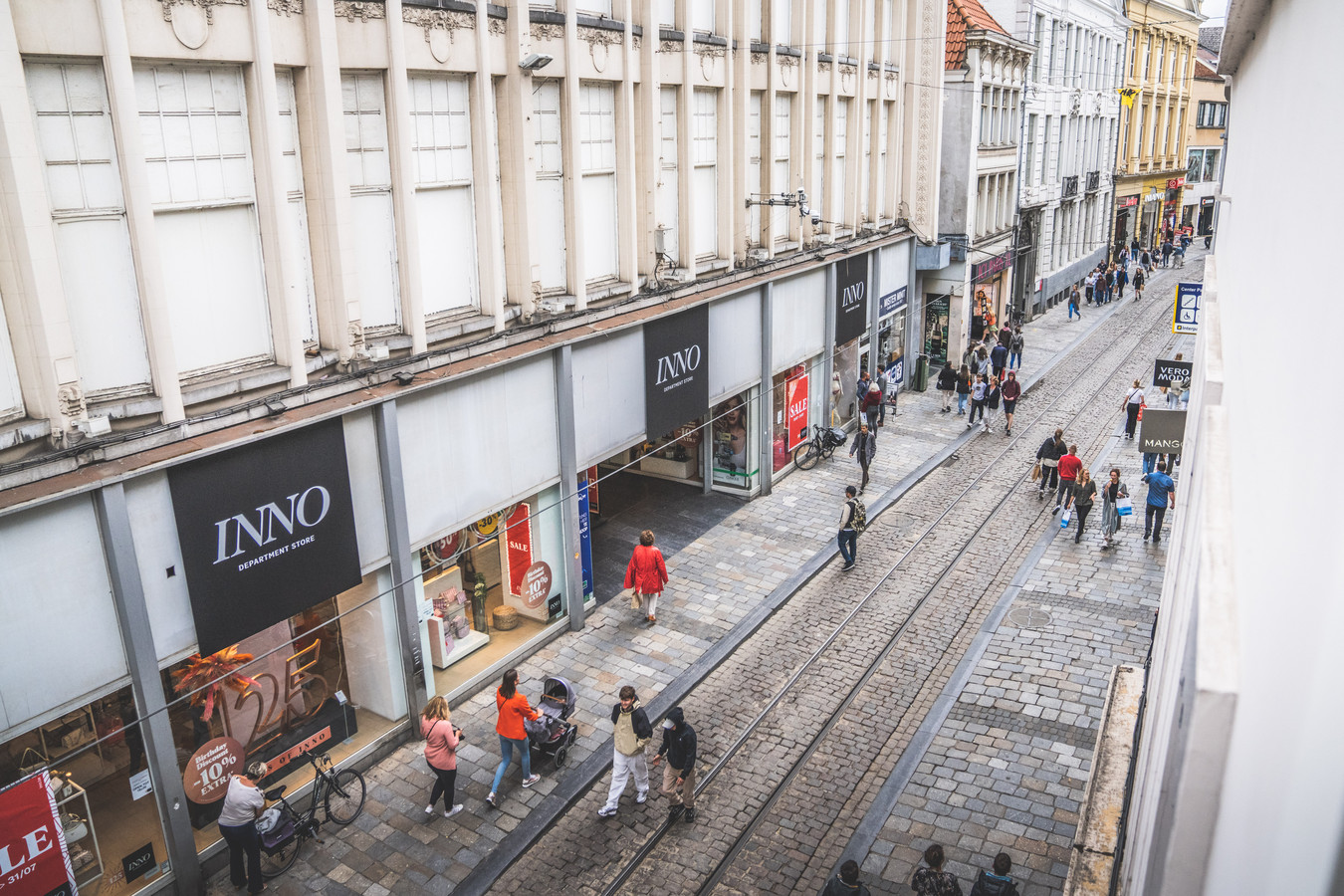 BIJZONDER WONEN. Rein woont in dé winkelstraat van Gent: “De tram ...