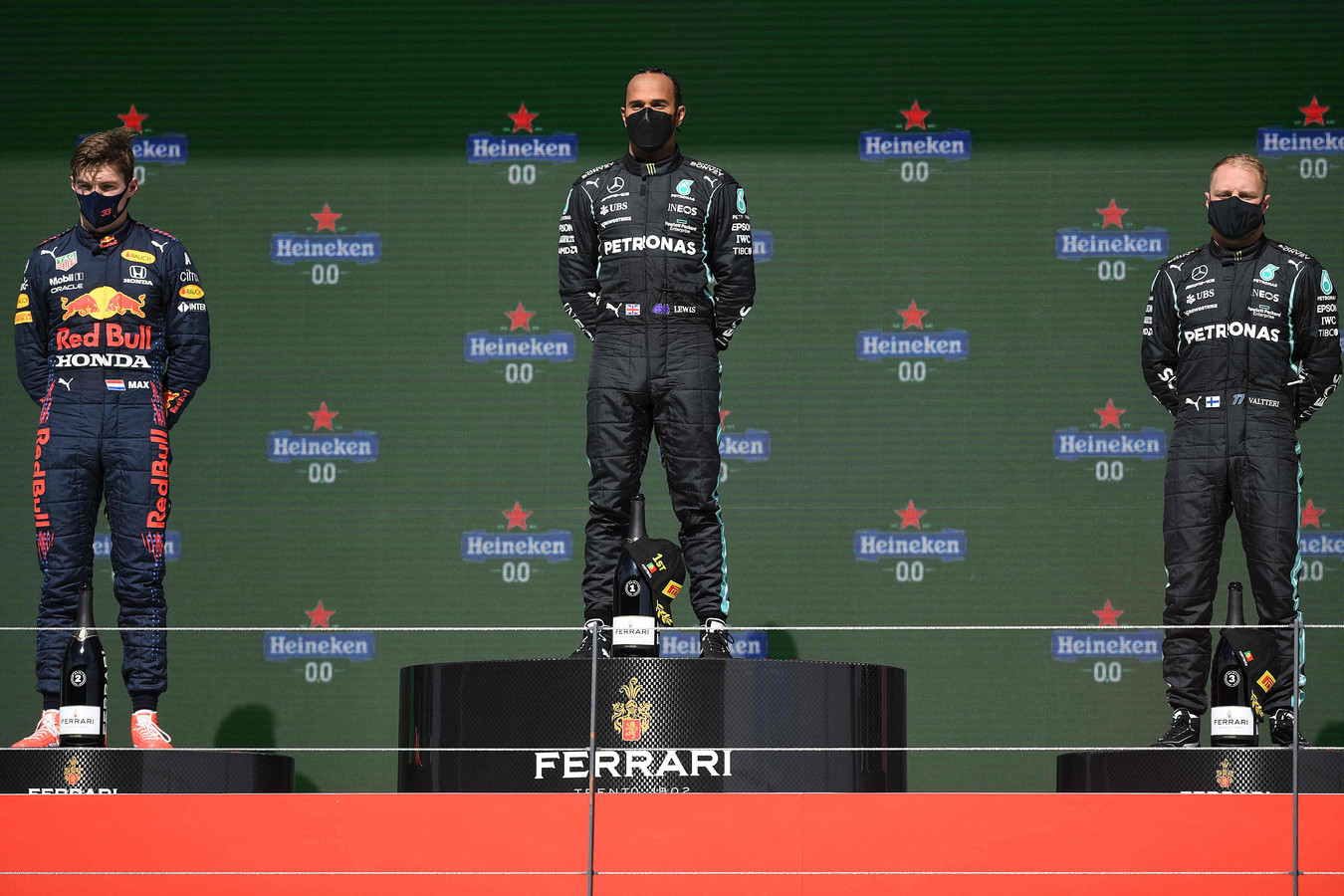 Verstappen tweede na boeiend gevecht, maar ziet tot zijn verbazing ...