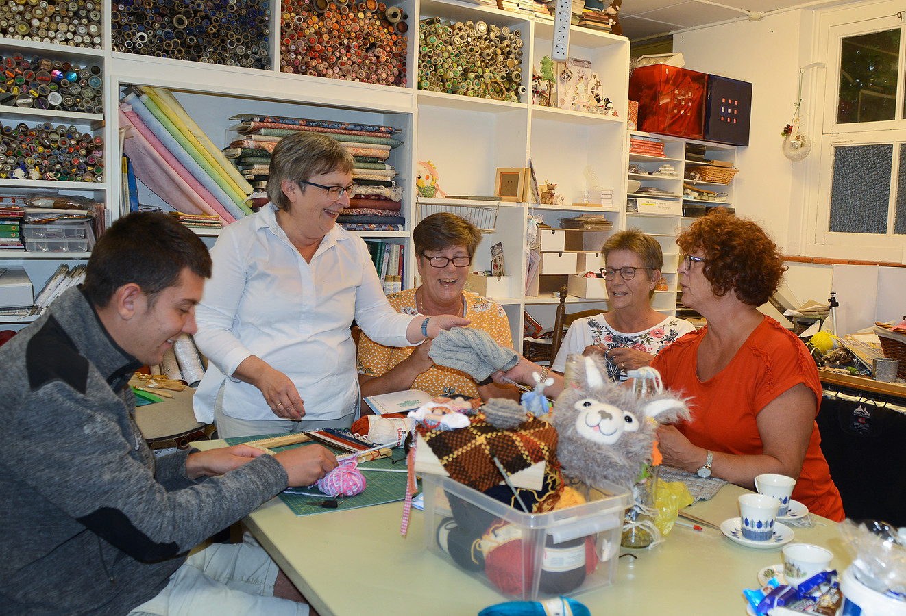 Lekker beppen terwijl je mooie dingen maakt bij studio Viengeroetje in ...