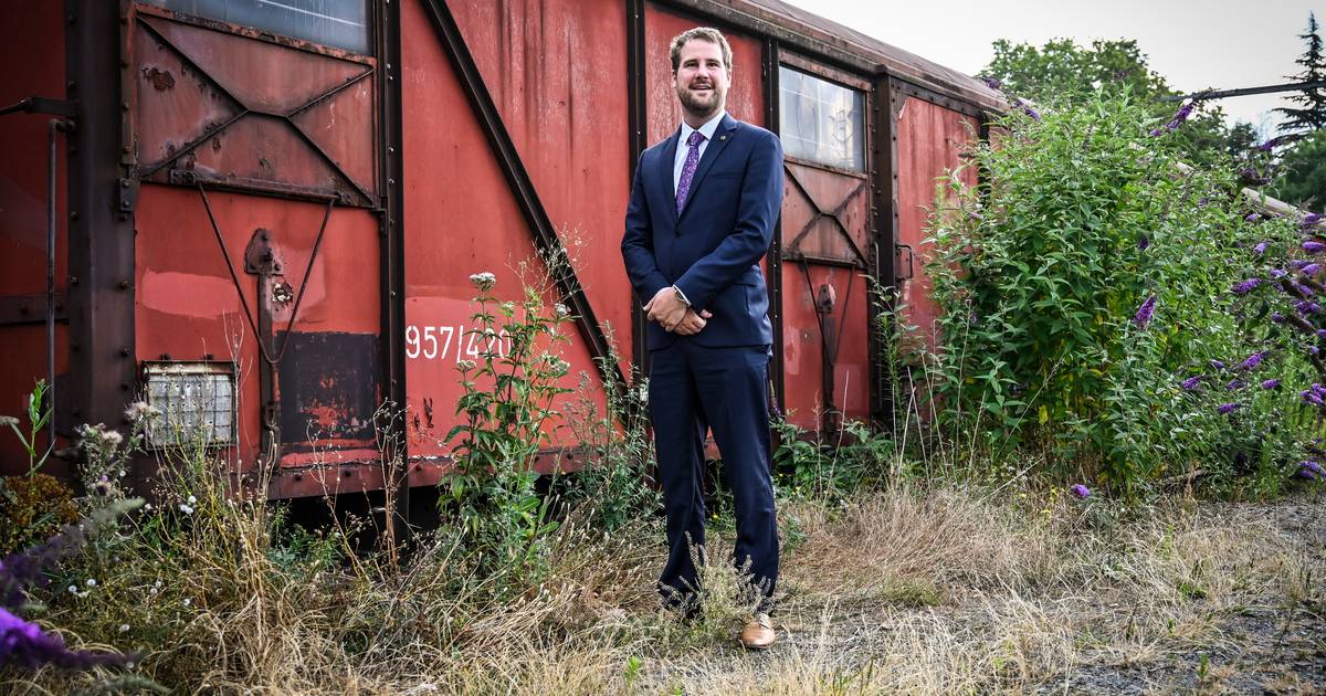 Verloederde treinwagens en hoog opgeschoten onkruid: “Grote schoonmaak ...