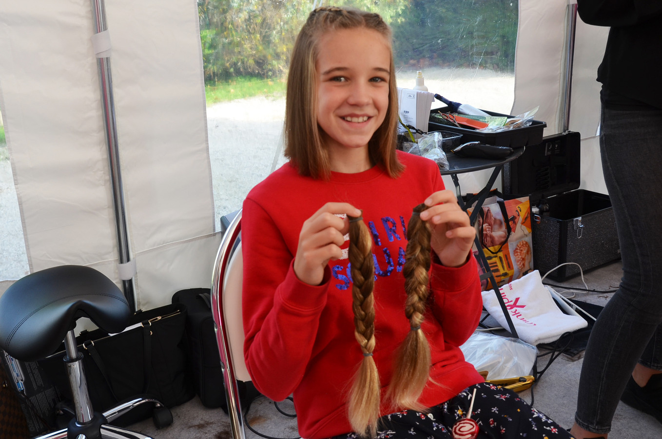 Na drie jaar sparen kan Lauren (8) haar haren doneren aan ‘Geef om Haar ...