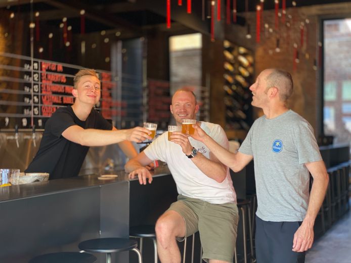 Vrienden openen hun zevende café in Gent: een atypisch biercafé in ...