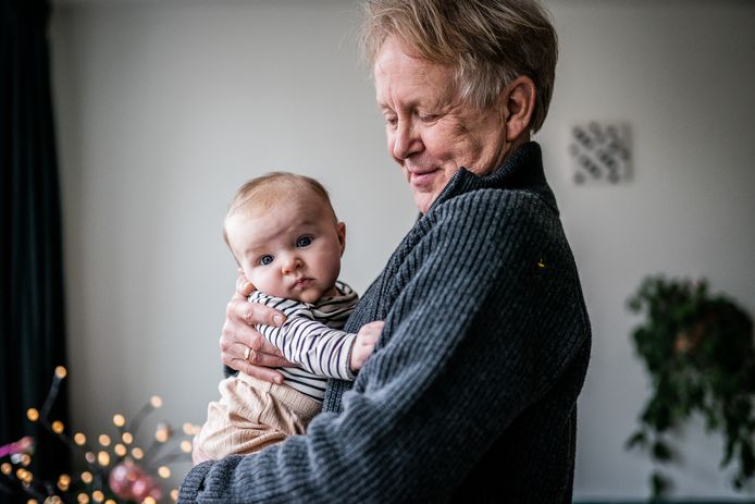 Schrijver Thomas Rosenboom (67) is vader geworden, en een ander mens ...