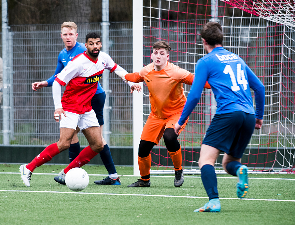 ‘Flikkertje’ kost EDO-speler rood, FC De Bilt zakt weg, monsterscore ...