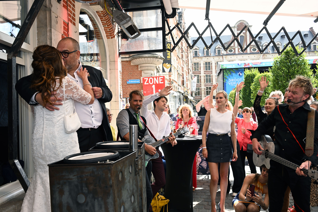 Erik De Rop (Café Bardot) belooft grote liefde Els Bielen eeuwige trouw ...
